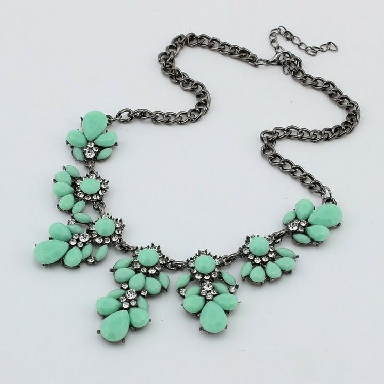 Flower Crystals Green Gemstones Woman Necklace on Luulla